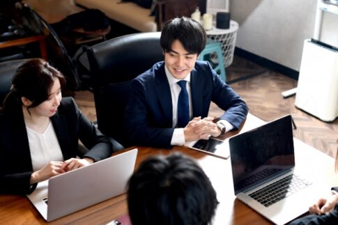 LINE・Yahoo!、経営統合を経てZHDとの3社合併について詳細を解説 - PS ONLINE