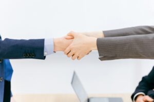 LINE・Yahoo!、経営統合を経てZHDとの3社合併について詳細を解説 - PS ONLINE